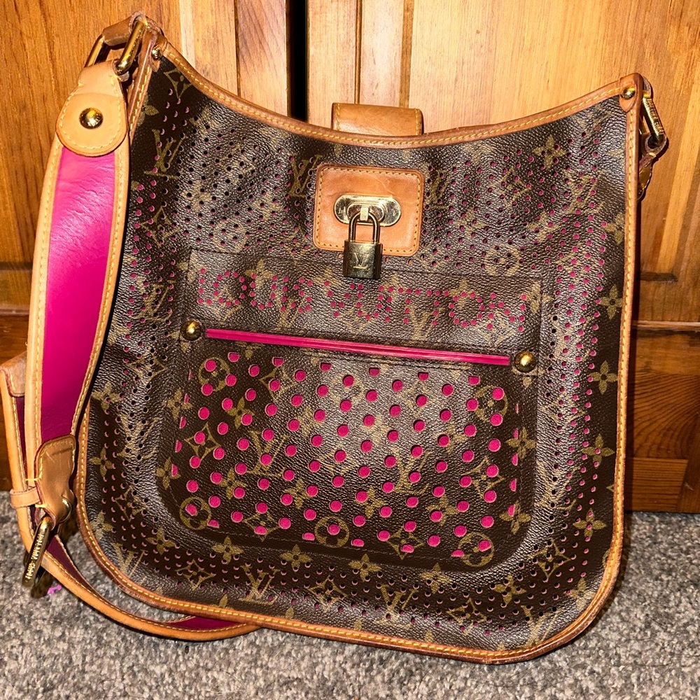 Authentic Limited Edition Louis Vuitton Monogram Perf… - Gem